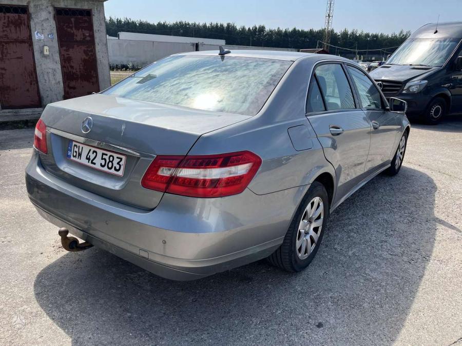 Серый Мерседес E 220 2010 в Вильнюс, объемом двигателя 2.20 л и пробегом 320 тыс. км за 4199 €, фото 4 на AUTOMOTO.COM.LV