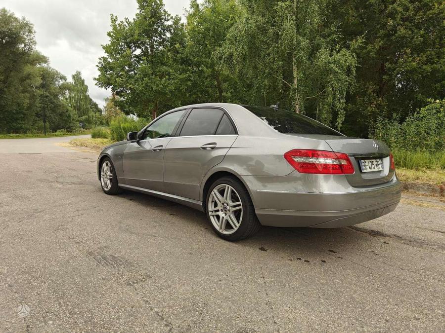 Серый Мерседес E 220 2010 в Таураге, объемом двигателя 2.14 л и пробегом 274 тыс. км за 5700 €, фото 10 на AUTOMOTO.COM.LV