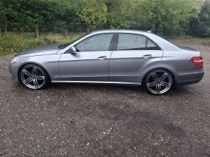 Grey Mercedes-Benz E 220 2010 in Radviliskis, with an engine capacity of 2.00 L and mileage of 291 thousand km for 3999 €, photo 5 on AUTOMOTO.COM.LV