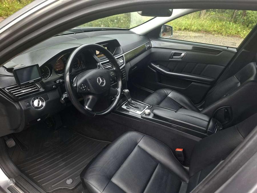 Grey Mercedes-Benz E 220 2010 in Radviliskis, with an engine capacity of 2.00 L and mileage of 291 thousand km for 3999 €, photo 7 on AUTOMOTO.COM.LV