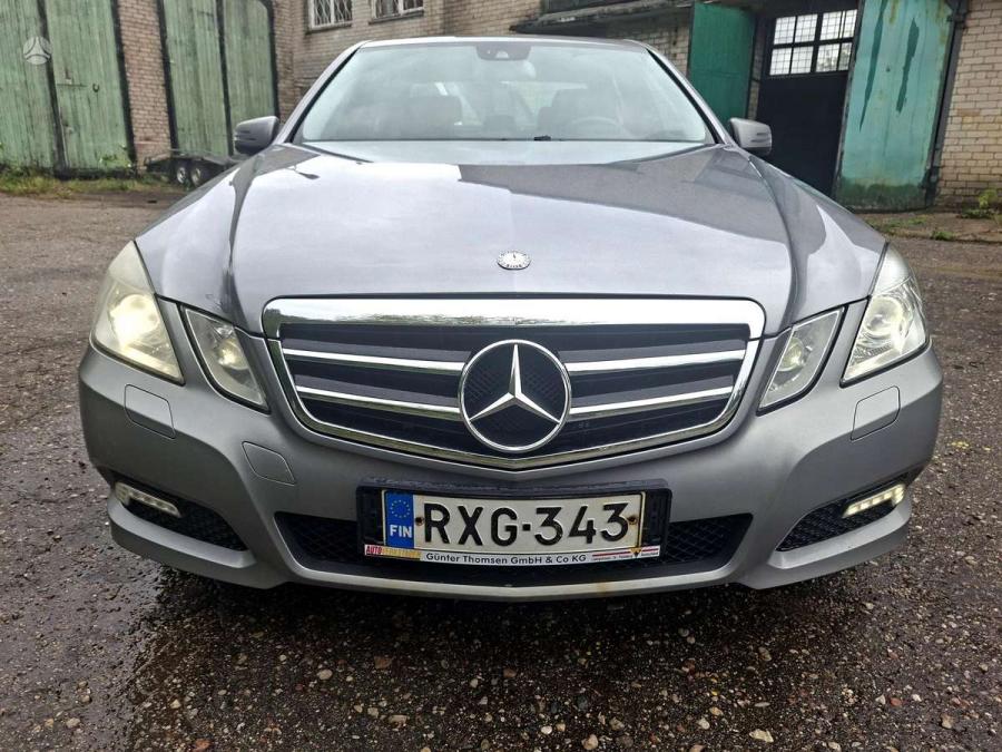 Grey Mercedes-Benz E 220 2010 in Radviliskis, with an engine capacity of 2.00 L and mileage of 291 thousand km for 3999 €, photo 9 on AUTOMOTO.COM.LV