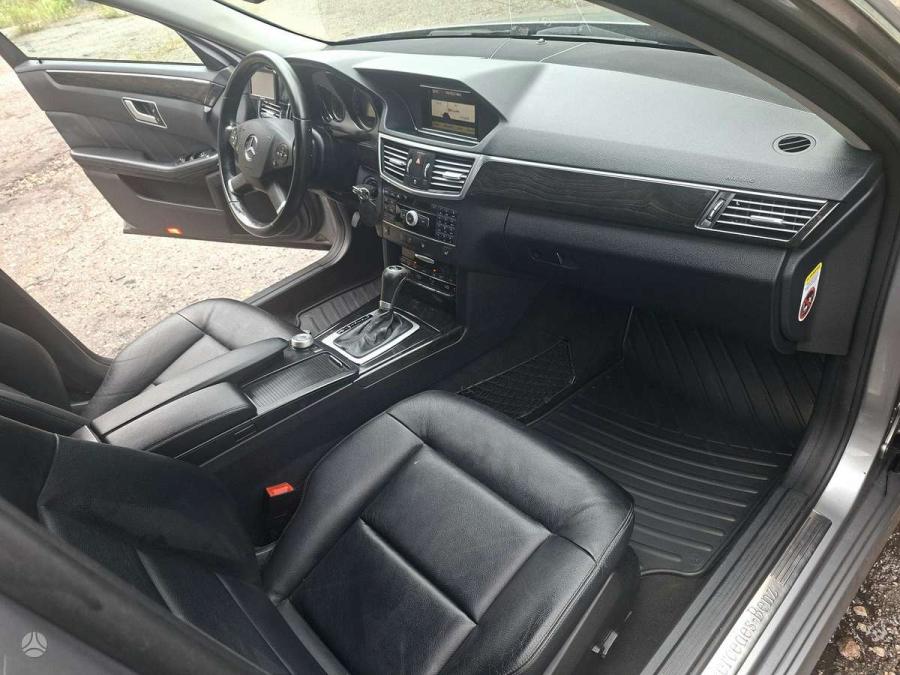 Grey Mercedes-Benz E 220 2010 in Radviliskis, with an engine capacity of 2.00 L and mileage of 291 thousand km for 3999 €, photo 10 on AUTOMOTO.COM.LV