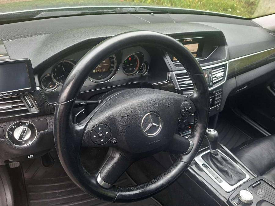 Grey Mercedes-Benz E 220 2010 in Radviliskis, with an engine capacity of 2.00 L and mileage of 291 thousand km for 3999 €, photo 11 on AUTOMOTO.COM.LV