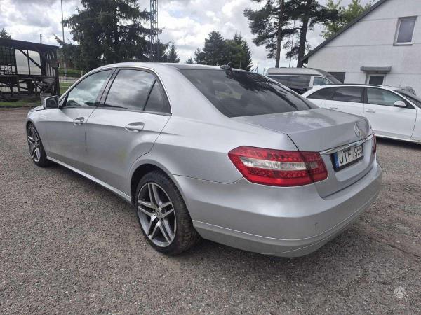 Grey Mercedes-Benz E 220 2010 in Kelme, with an engine capacity of 2.14 L and mileage of 300 thousand km for 2300 €, photo 5 on AUTOMOTO.COM.LV