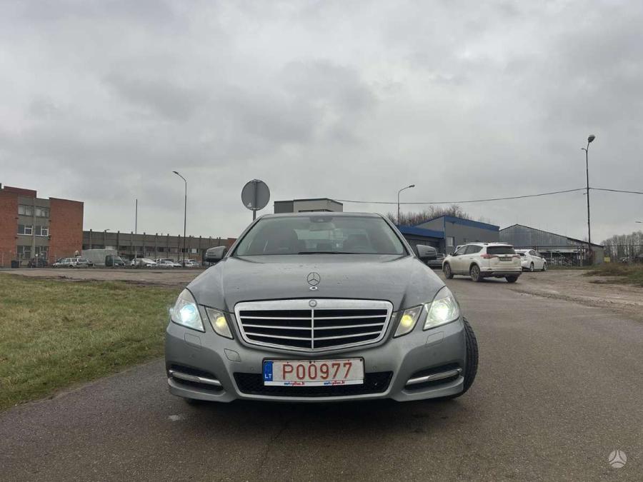 Grey Mercedes-Benz E 220 2011 in Siauliai, with an engine capacity of 2.10 L and mileage of 330 thousand km for 5999 €, photo 2 on AUTOMOTO.COM.LV