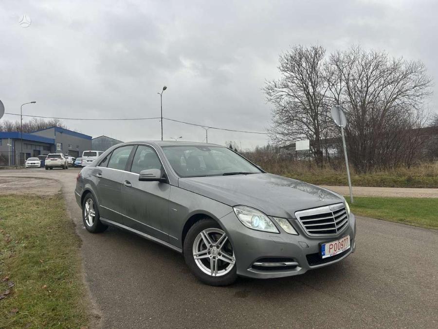 Grey Mercedes-Benz E 220 2011 in Siauliai, with an engine capacity of 2.10 L and mileage of 330 thousand km for 5999 €, photo 3 on AUTOMOTO.COM.LV