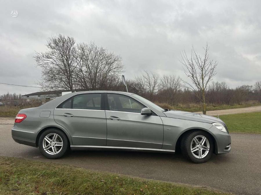 Grey Mercedes-Benz E 220 2011 in Siauliai, with an engine capacity of 2.10 L and mileage of 330 thousand km for 5999 €, photo 4 on AUTOMOTO.COM.LV