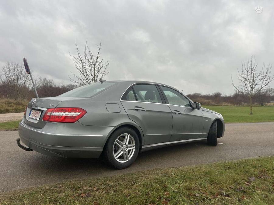 Grey Mercedes-Benz E 220 2011 in Siauliai, with an engine capacity of 2.10 L and mileage of 330 thousand km for 5999 €, photo 5 on AUTOMOTO.COM.LV