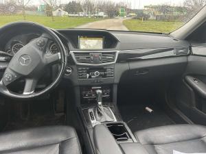 Grey Mercedes-Benz E 220 2011 in Siauliai, with an engine capacity of 2.10 L and mileage of 330 thousand km for 5999 €, photo 8 on AUTOMOTO.COM.LV