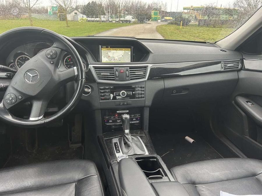 Grey Mercedes-Benz E 220 2011 in Siauliai, with an engine capacity of 2.10 L and mileage of 330 thousand km for 5999 €, photo 8 on AUTOMOTO.COM.LV