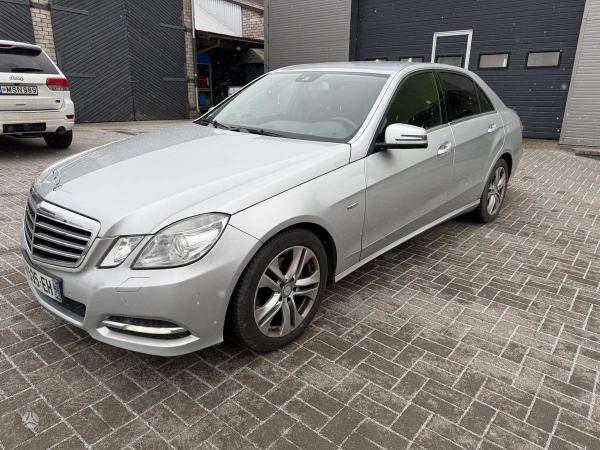 Pelēks Mercedes-Benz E 220 2011 Tauragė, ar dzinēja tilpumu 2.14 L un nobraukumu 330 tūkst. km par 5400 €, foto 1 vietnē AUTOMOTO.COM.LV