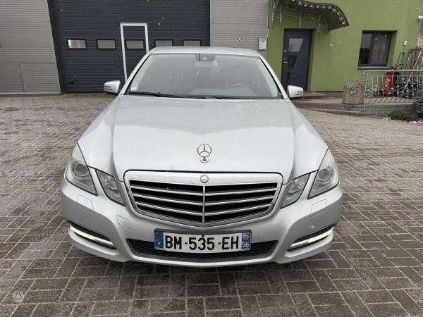 Pelēks Mercedes-Benz E 220 2011 Tauragė, ar dzinēja tilpumu 2.14 L un nobraukumu 330 tūkst. km par 5400 €, foto 2 vietnē AUTOMOTO.COM.LV