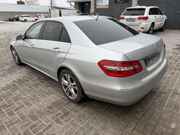 Pelēks Mercedes-Benz E 220 2011 Tauragė, ar dzinēja tilpumu 2.14 L un nobraukumu 330 tūkst. km par 5400 €, foto 6 vietnē AUTOMOTO.COM.LV