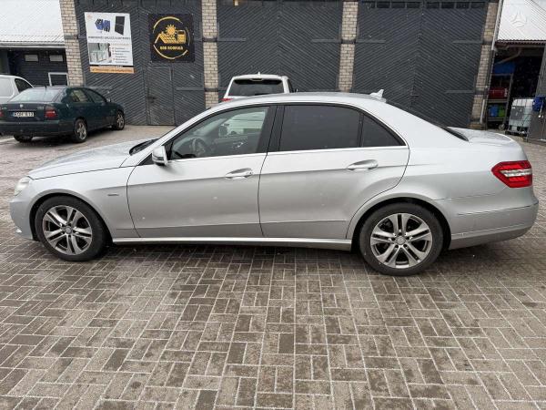 Pelēks Mercedes-Benz E 220 2011 Tauragė, ar dzinēja tilpumu 2.14 L un nobraukumu 330 tūkst. km par 5400 €, foto 7 vietnē AUTOMOTO.COM.LV