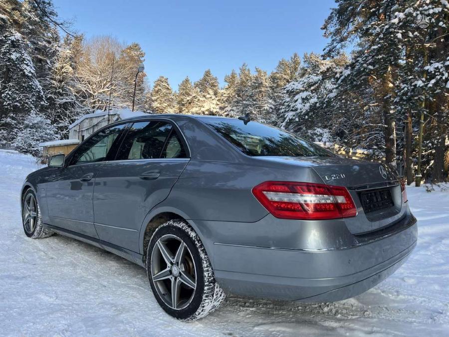 Grey Mercedes-Benz E 220 2011 in Vilnius, with an engine capacity of 2.14 L and mileage of 292 thousand km for 6990 €, photo 4 on AUTOMOTO.COM.LV