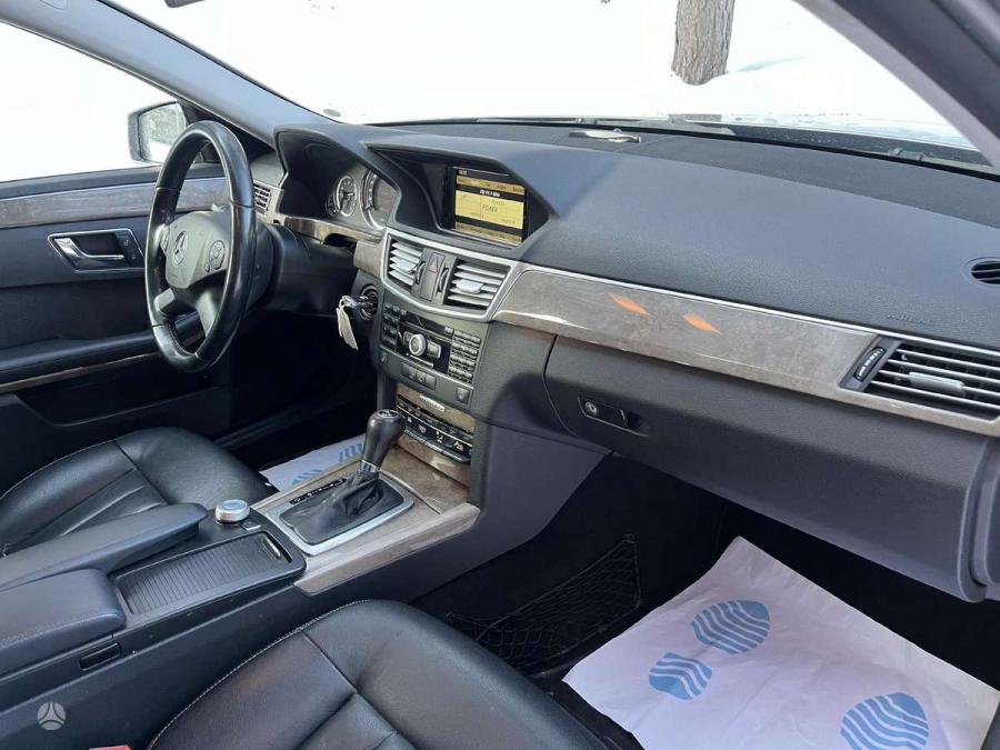 Grey Mercedes-Benz E 220 2011 in Vilnius, with an engine capacity of 2.14 L and mileage of 292 thousand km for 6990 €, photo 17 on AUTOMOTO.COM.LV