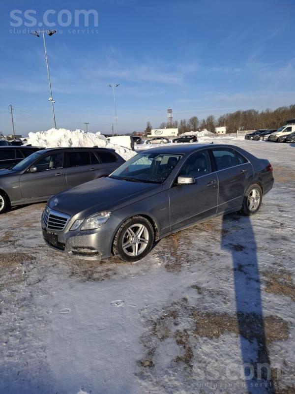 Pelēks Mercedes-Benz E 220 2011 Tukums, ar dzinēja tilpumu 2.20 L un nobraukumu 0 tūkst. km par 6999 €, foto 1 vietnē AUTOMOTO.COM.LV