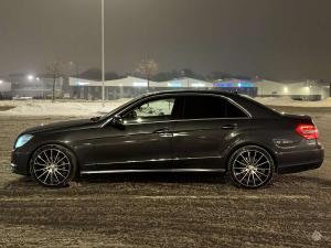 Pelēks Mercedes-Benz E 220 2011 Kauņa, ar dzinēja tilpumu 2.14 L un nobraukumu 336 tūkst. km par 9999 €, foto  vietnē AUTOMOTO.COM.LV