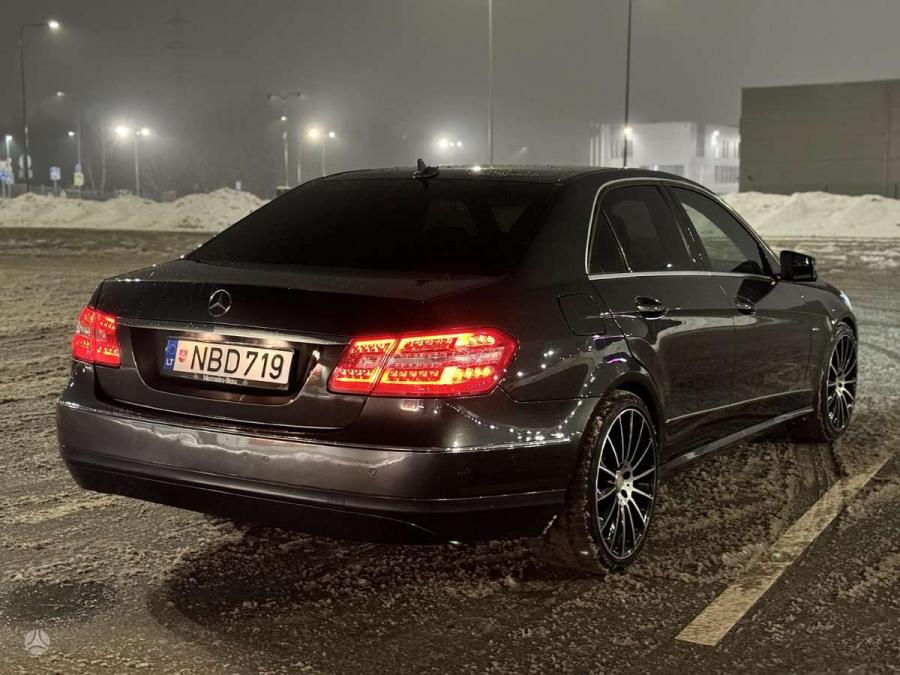 Pelēks Mercedes-Benz E 220 2011 Kauņa, ar dzinēja tilpumu 2.14 L un nobraukumu 336 tūkst. km par 9999 €, foto 5 vietnē AUTOMOTO.COM.LV