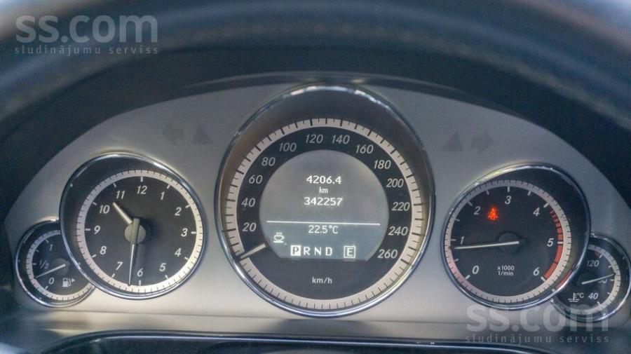 Серый Мерседес E 220 2011 в Рига, объемом двигателя 2.20 л и пробегом 342 тыс. км за 6590 €, фото 22 на AUTOMOTO.COM.LV