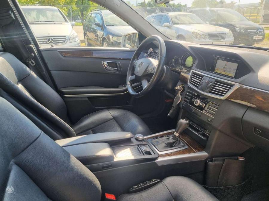 Серый Мерседес E 220 2011 в Каунас, объемом двигателя 2.20 л и пробегом 350 тыс. км за 4800 €, фото 6 на AUTOMOTO.COM.LV