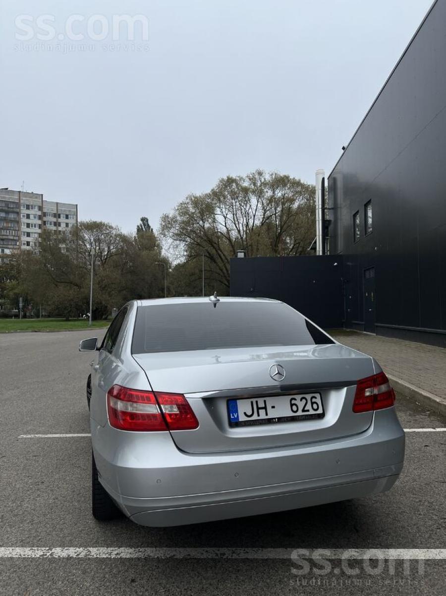 Pelēks Mercedes-Benz E 220 2011 Rīga, ar dzinēja tilpumu 2.20 L un nobraukumu 269 tūkst. km par 5000 €, foto 4 vietnē AUTOMOTO.COM.LV