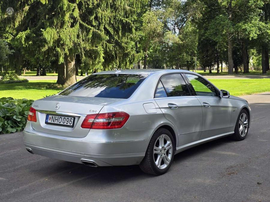 Grey Mercedes-Benz E 220 2012 in Vilnius, with an engine capacity of 2.14 L and mileage of 314 thousand km for 8700 €, photo 5 on AUTOMOTO.COM.LV
