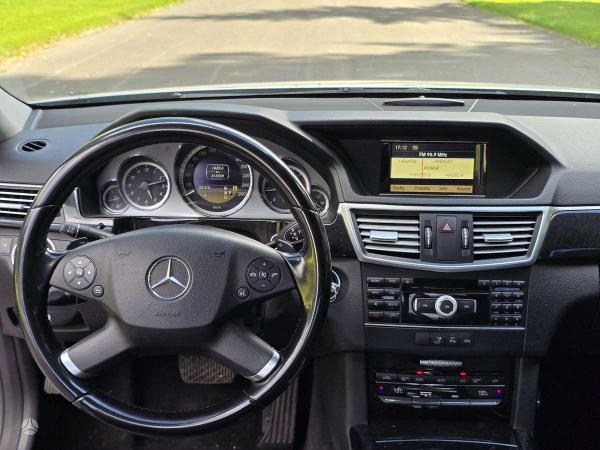 Серый Мерседес E 220 2012 в Вильнюс, объемом двигателя 2.14 л и пробегом 314 тыс. км за 8700 €, фото 6 на AUTOMOTO.COM.LV