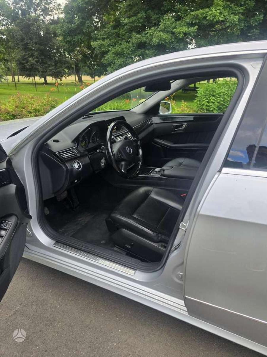 Grey Mercedes-Benz E 220 2012 in Vilnius, with an engine capacity of 2.14 L and mileage of 314 thousand km for 8700 €, photo 9 on AUTOMOTO.COM.LV