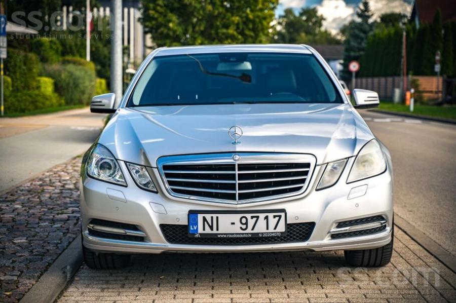 Grey Mercedes-Benz E 220 2012 in Riga, with an engine capacity of 2.20 L and mileage of 298 thousand km for 5990 €, photo 3 on AUTOMOTO.COM.LV