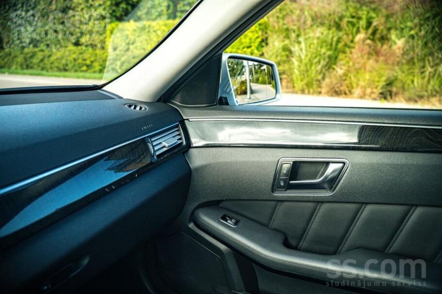 Grey Mercedes-Benz E 220 2012 in Riga, with an engine capacity of 2.20 L and mileage of 298 thousand km for 5990 €, photo 17 on AUTOMOTO.COM.LV