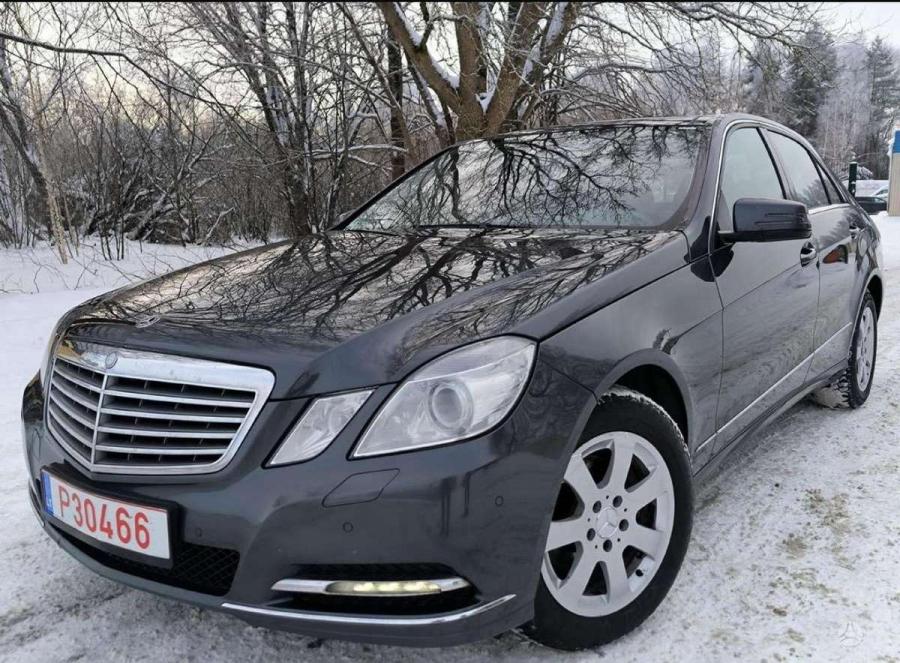 Grey Mercedes-Benz E 220 2013 in Kaunas, with an engine capacity of 2.14 L and mileage of 300 thousand km for 6750 €, photo 1 on AUTOMOTO.COM.LV