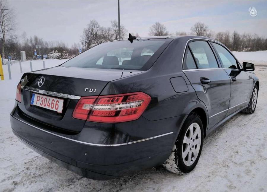 Grey Mercedes-Benz E 220 2013 in Kaunas, with an engine capacity of 2.14 L and mileage of 300 thousand km for 6750 €, photo 4 on AUTOMOTO.COM.LV