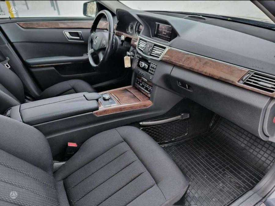 Grey Mercedes-Benz E 220 2013 in Kaunas, with an engine capacity of 2.14 L and mileage of 300 thousand km for 6750 €, photo 12 on AUTOMOTO.COM.LV