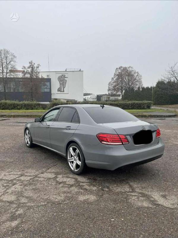 Grey Mercedes-Benz E 220 2013 in Kaunas, with an engine capacity of 0.00 L and mileage of 65 thousand km for 5850 €, photo 3 on AUTOMOTO.COM.LV
