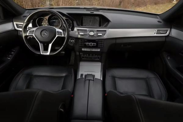 Серый Мерседес E 220 2013 в Елгава, объемом двигателя 2.20 л и пробегом 277 тыс. км за 8000 €, фото 7 на AUTOMOTO.COM.LV