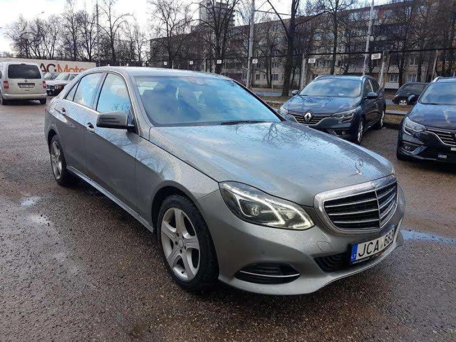 Серый Мерседес E 220 2013 в Вильнюс, объемом двигателя 2.14 л и пробегом 255 тыс. км за 12000 €, фото 1 на AUTOMOTO.COM.LV