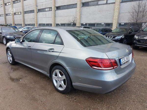 Pelēks Mercedes-Benz E 220 2013 Viļņa, ar dzinēja tilpumu 2.14 L un nobraukumu 255 tūkst. km par 12000 €, foto 2 vietnē AUTOMOTO.COM.LV