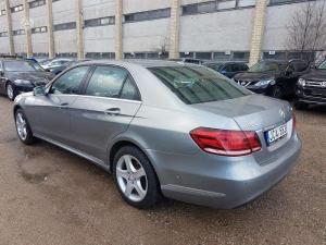 Серый Мерседес E 220 2013 в Вильнюс, объемом двигателя 2.14 л и пробегом 255 тыс. км за 12000 €, фото 3 на AUTOMOTO.COM.LV