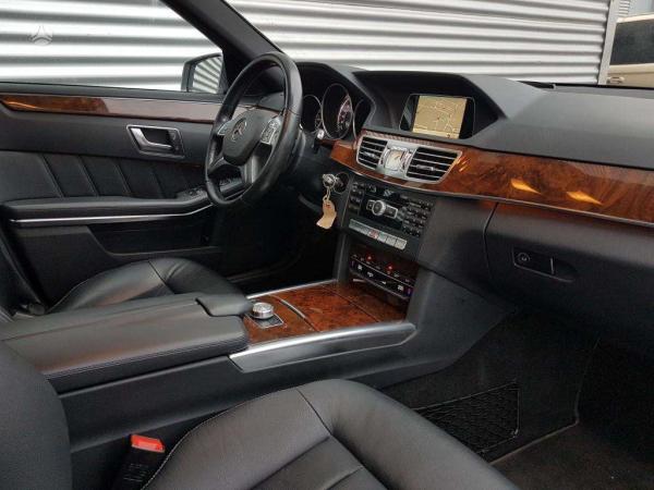 Pelēks Mercedes-Benz E 220 2013 Viļņa, ar dzinēja tilpumu 2.14 L un nobraukumu 255 tūkst. km par 12000 €, foto 4 vietnē AUTOMOTO.COM.LV
