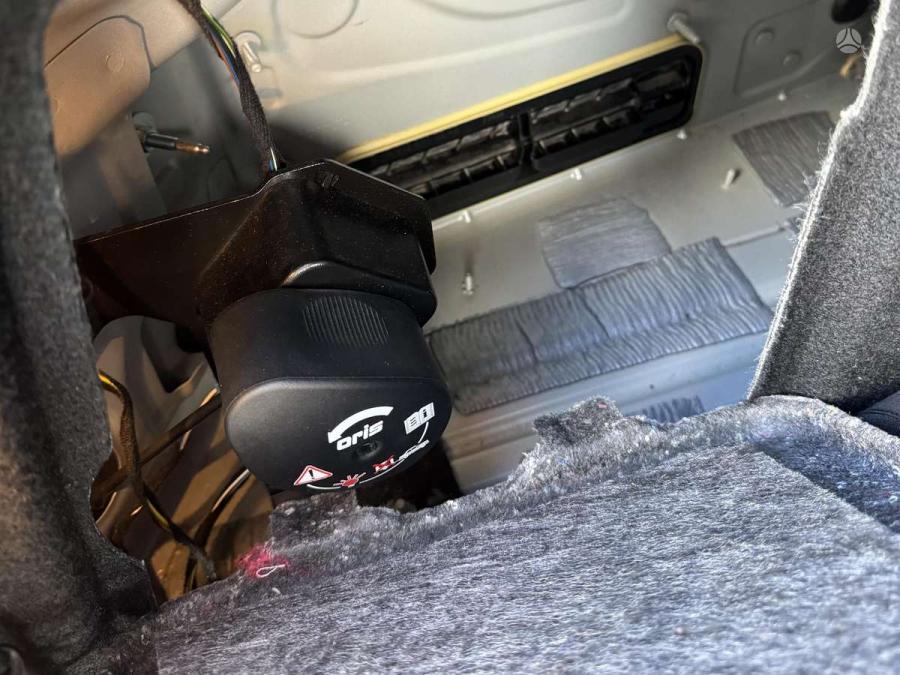 Pelēks Mercedes-Benz E 220 2013 Viļņa, ar dzinēja tilpumu 2.14 L un nobraukumu 265 tūkst. km par 11000 €, foto 23 vietnē AUTOMOTO.COM.LV