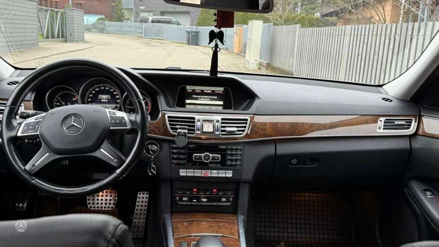 Pelēks Mercedes-Benz E 220 2015 Viļņa, ar dzinēja tilpumu 2.20 L un nobraukumu 267 tūkst. km par 10900 €, foto 9 vietnē AUTOMOTO.COM.LV