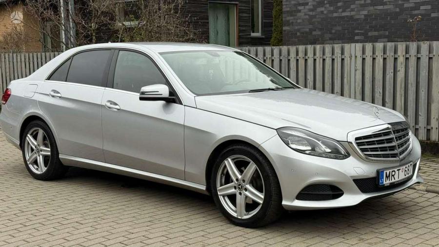 Серый Мерседес E 220 2015 в Вильнюс, объемом двигателя 2.20 л и пробегом 267 тыс. км за 10900 €, фото 7 на AUTOMOTO.COM.LV