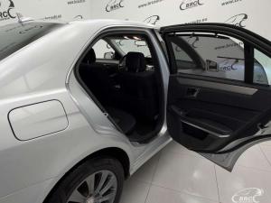 Серый Мерседес E 220 2015 в Вильнюс, объемом двигателя 2.14 л и пробегом 210 тыс. км за 8900 €, фото 14 на AUTOMOTO.COM.LV