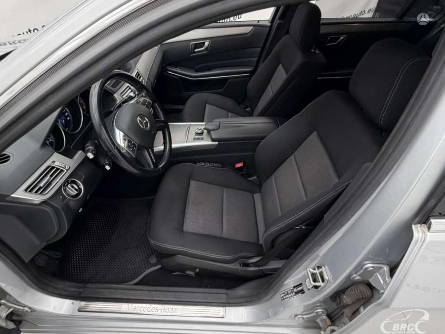 Серый Мерседес E 220 2015 в Вильнюс, объемом двигателя 2.14 л и пробегом 210 тыс. км за 8900 €, фото 23 на AUTOMOTO.COM.LV
