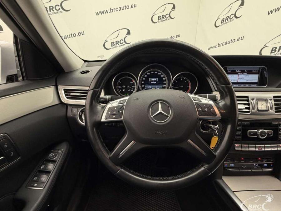 Серый Мерседес E 220 2015 в Вильнюс, объемом двигателя 2.14 л и пробегом 210 тыс. км за 8900 €, фото 29 на AUTOMOTO.COM.LV