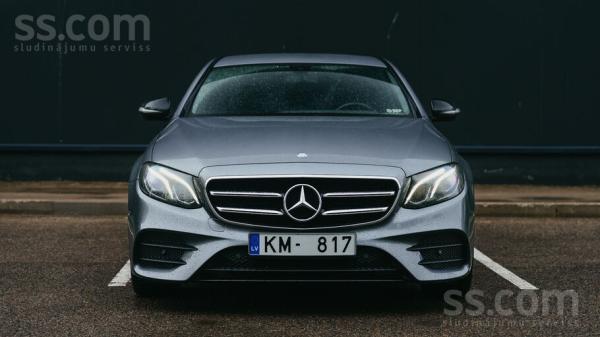 Grey Mercedes-Benz E 220 2016 in Riga, with an engine capacity of 2.00 L and mileage of 180 thousand km for 20750 €, photo 3 on AUTOMOTO.COM.LV