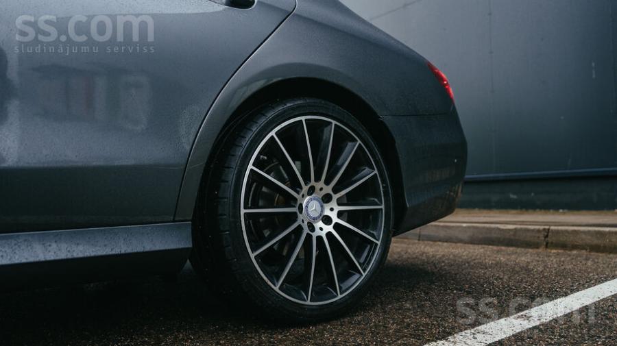 Grey Mercedes-Benz E 220 2016 in Riga, with an engine capacity of 2.00 L and mileage of 180 thousand km for 20750 €, photo 10 on AUTOMOTO.COM.LV