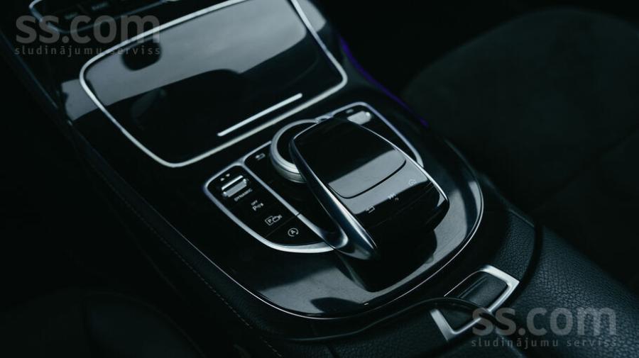 Grey Mercedes-Benz E 220 2016 in Riga, with an engine capacity of 2.00 L and mileage of 180 thousand km for 20750 €, photo 17 on AUTOMOTO.COM.LV