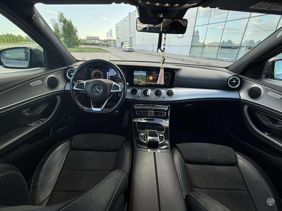 Pelēks Mercedes-Benz E 220 2016 Panevēža, ar dzinēja tilpumu 1.95 L un nobraukumu 418 tūkst. km par 14300 €, foto 3 vietnē AUTOMOTO.COM.LV
